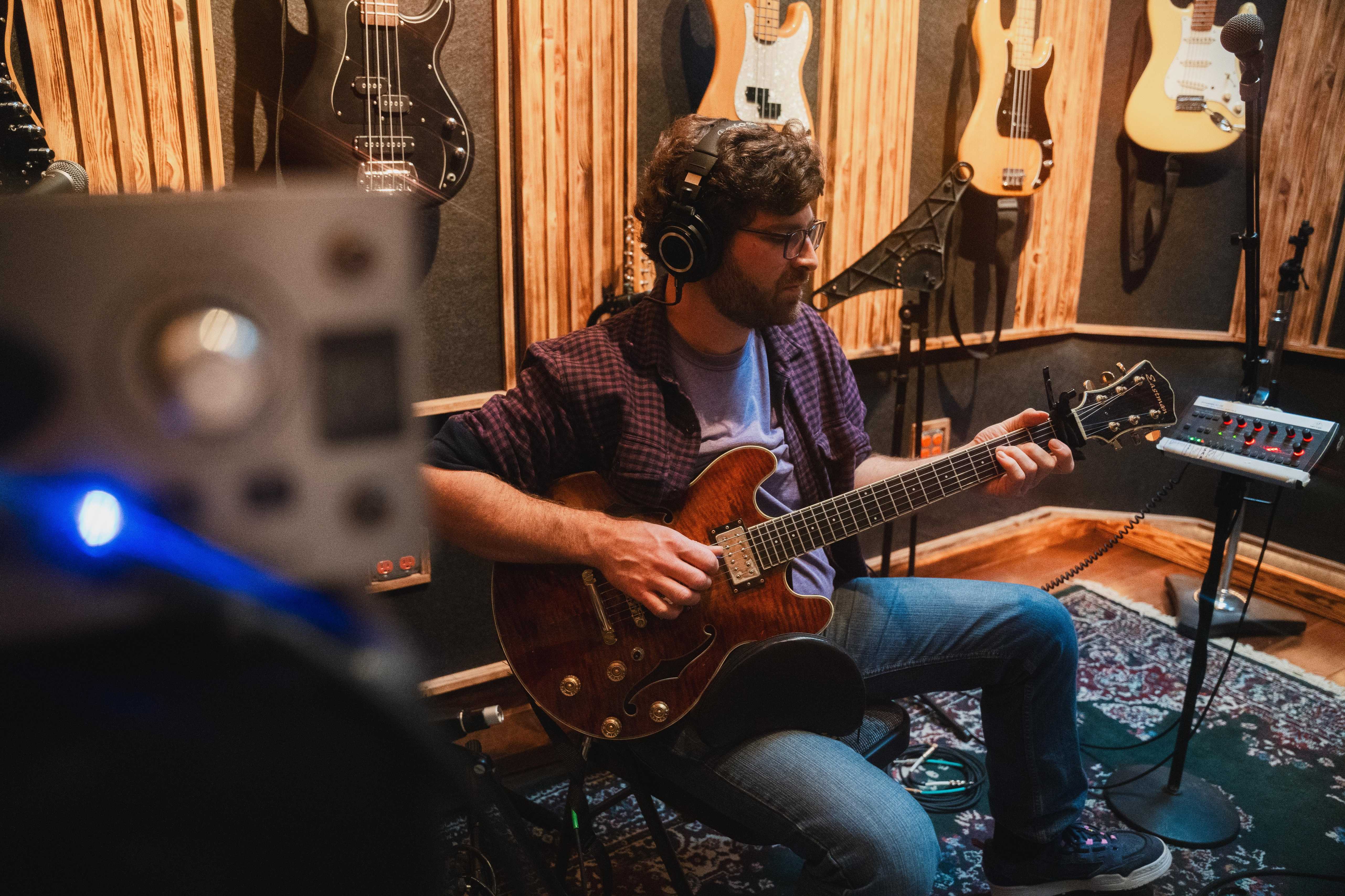 Ian Hughes - Seattle Guitarist, Educator, and Composer